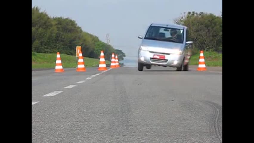 Effa M100 | Quatro Rodas