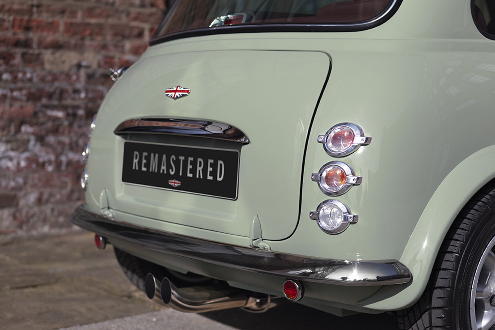Mini Cooper clássico ganha releitura refinada e tecnológica | Quatro Rodas