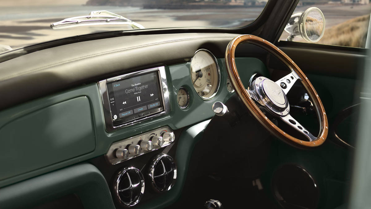 Mini Cooper clássico ganha releitura refinada e tecnológica | Quatro Rodas