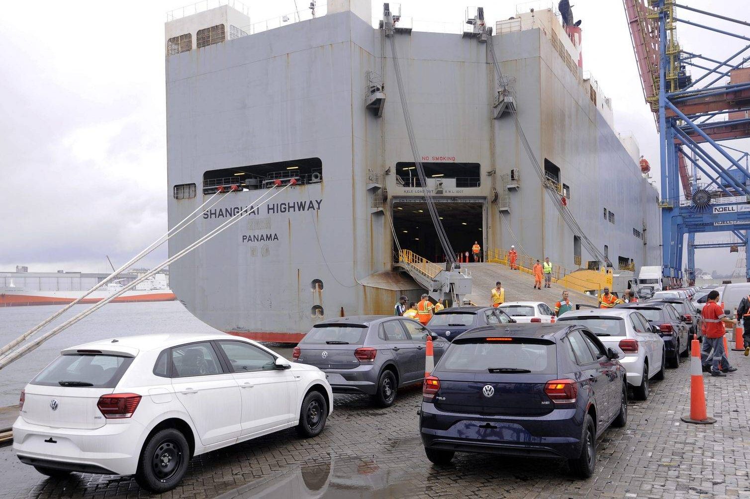 Como os carros são transportados em navios de exportação? | Quatro Rodas