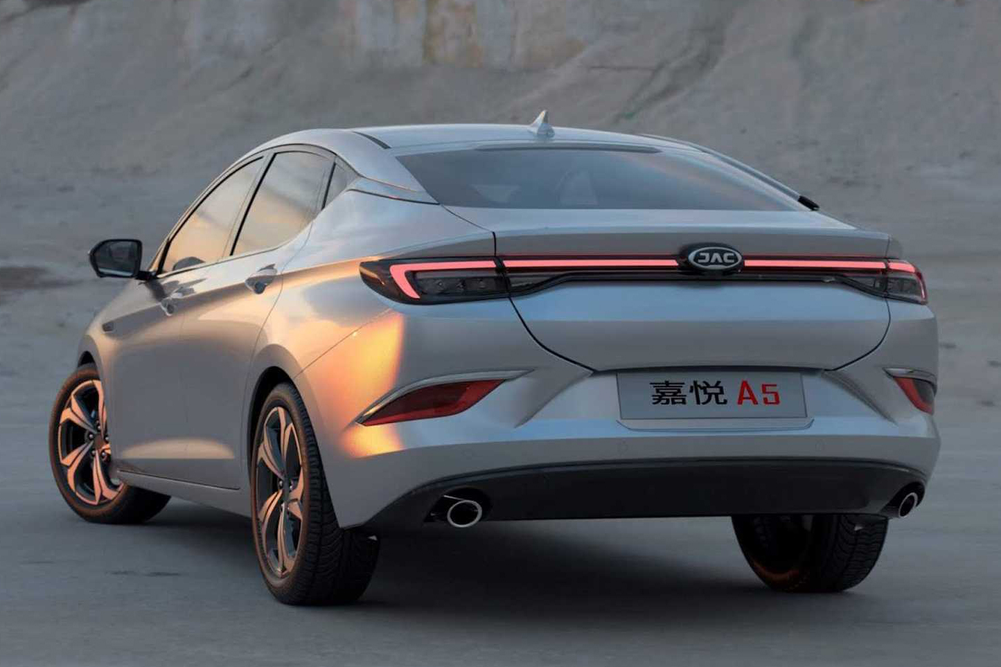 Novo JAC J5 tem sistema híbrido, visual italiano e dedo da Volkswagen ...