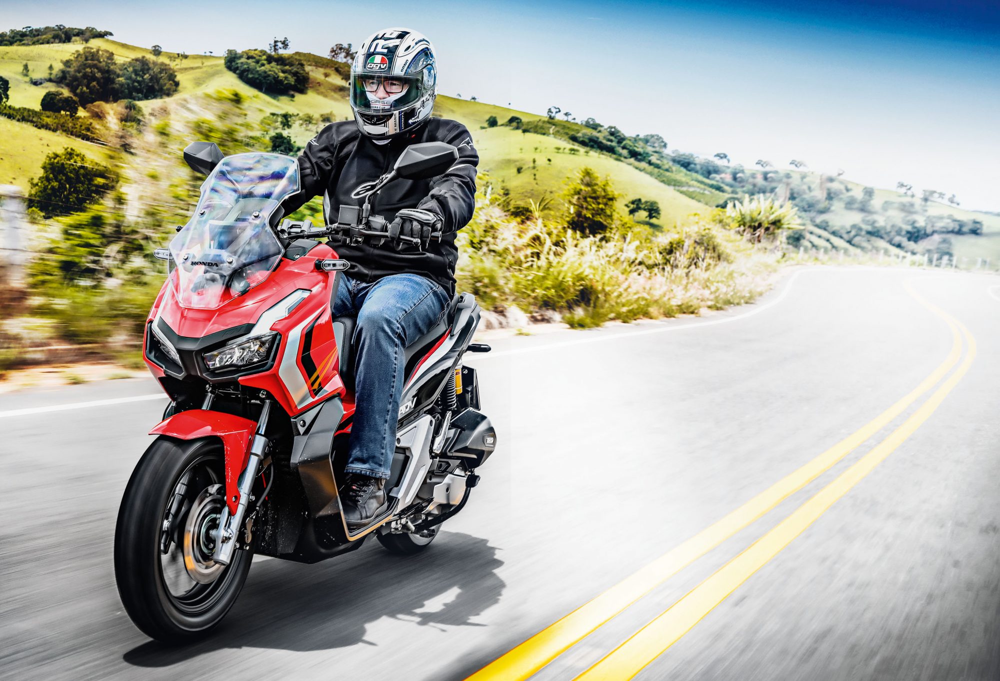 Honda ADV é scooter aventureira que te liv... | Quatro Rodas