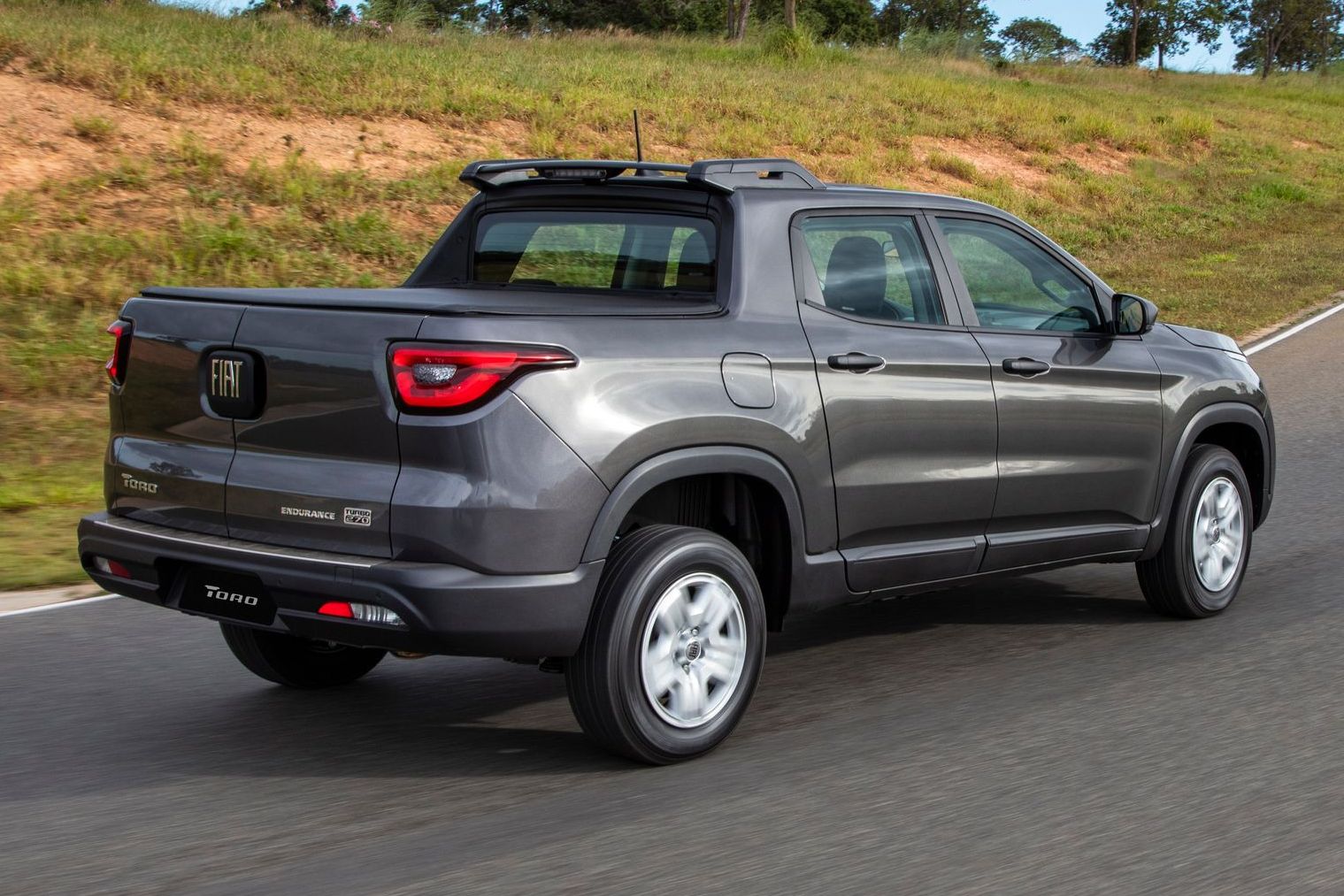 Nova Toro 2022 é (bem) mais rápida com motor 1.3 Turbo, mas 1.8 bebe ...