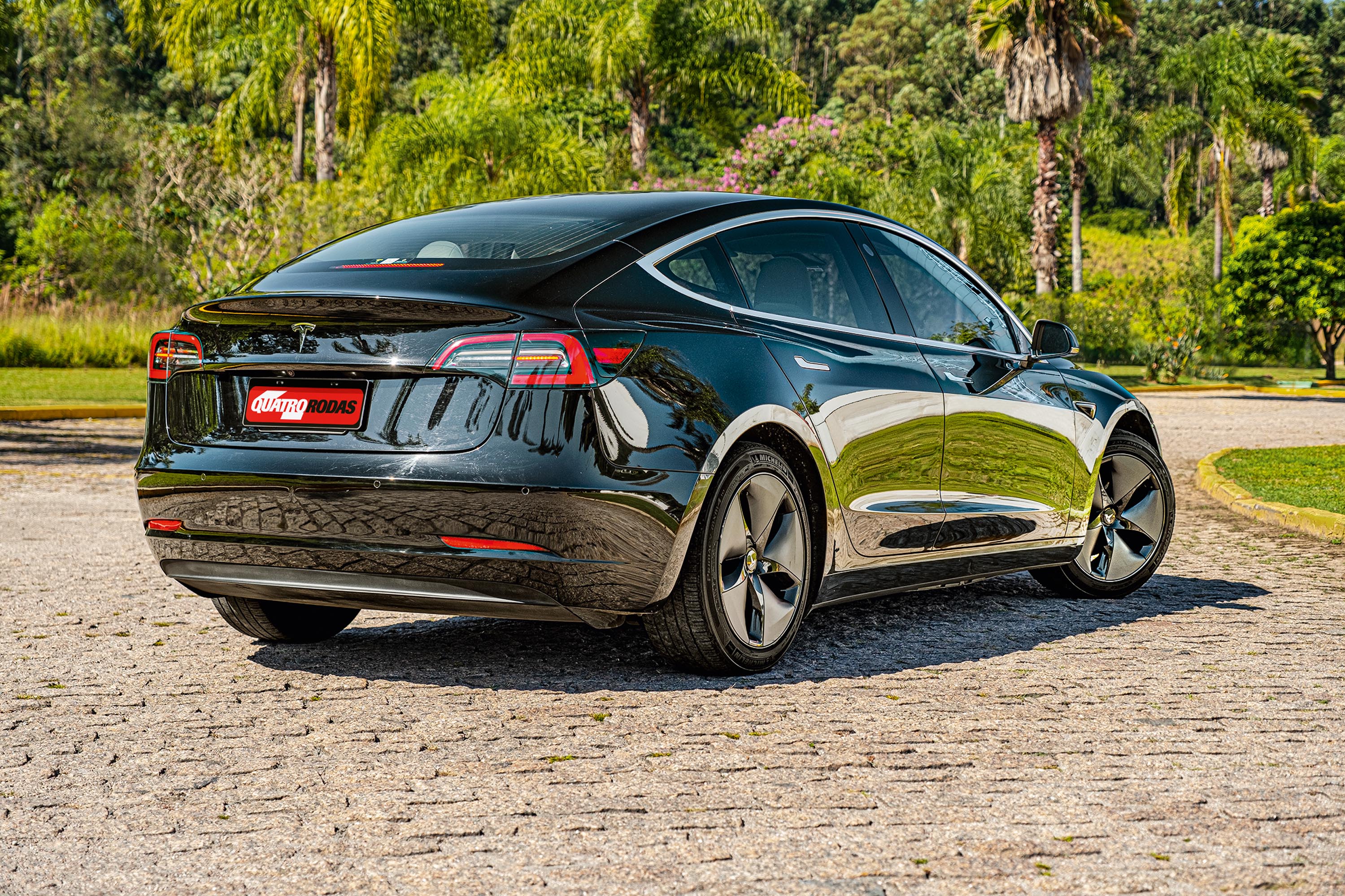 Model 3 | Quatro Rodas