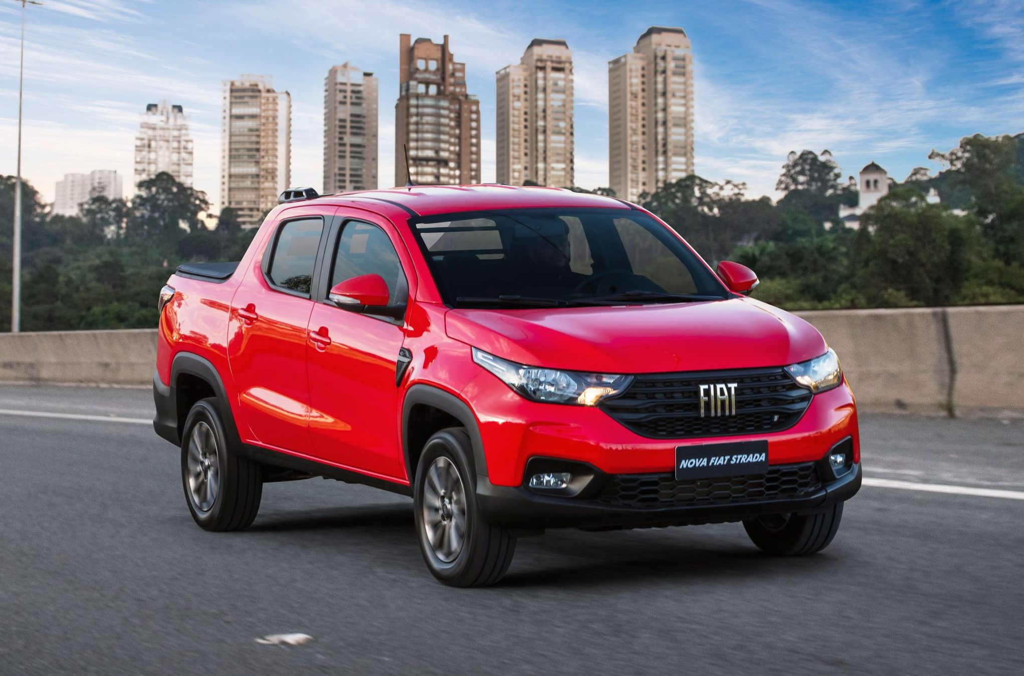 Fiat Strada 2022 chega sem câmbio automático, mas com aumento nos ...