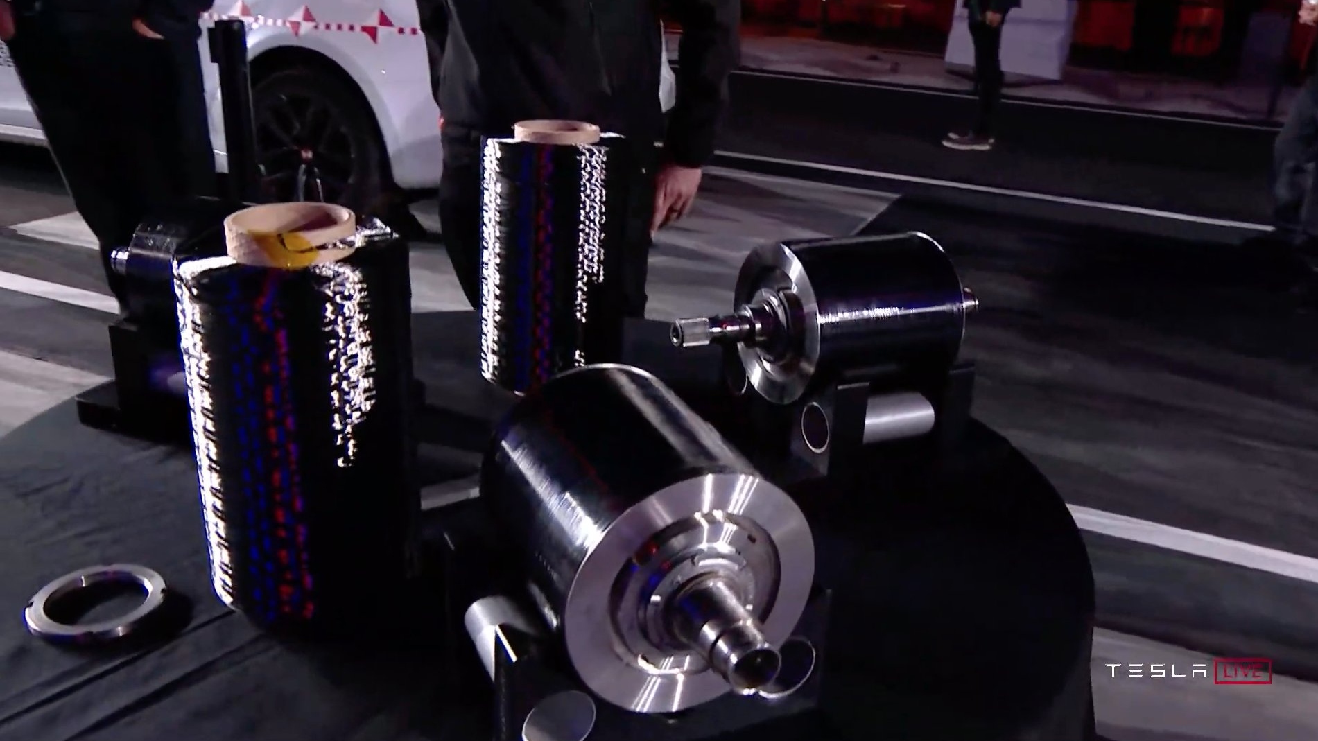 Tesla Roadster poderá ter motor envolto em carbono, diz Elon Musk ...