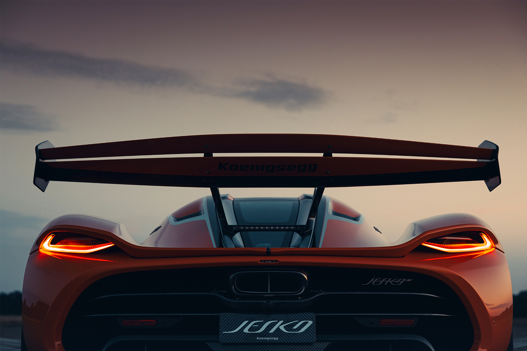 Koenigsegg Jesko tem V8 flex, sete embreagens e quer passar dos 482 km ...