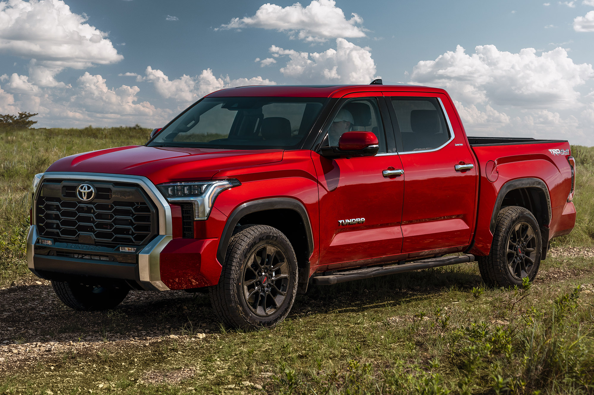 Nova Toyota Tundra é picape híbrida com motor V6 e reboca até sete ...