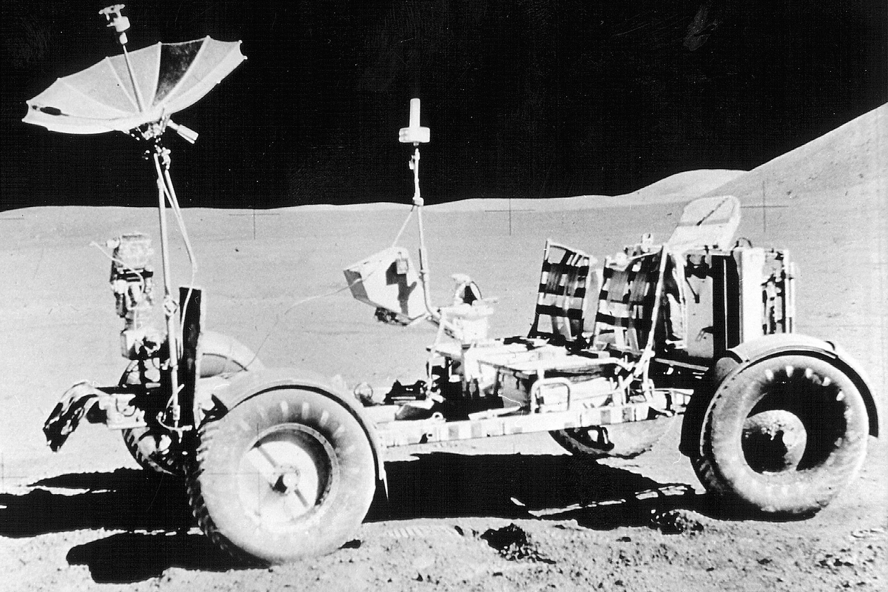 Após 50 anos, GM mostra como será a próxima geração do veículo lunar ...