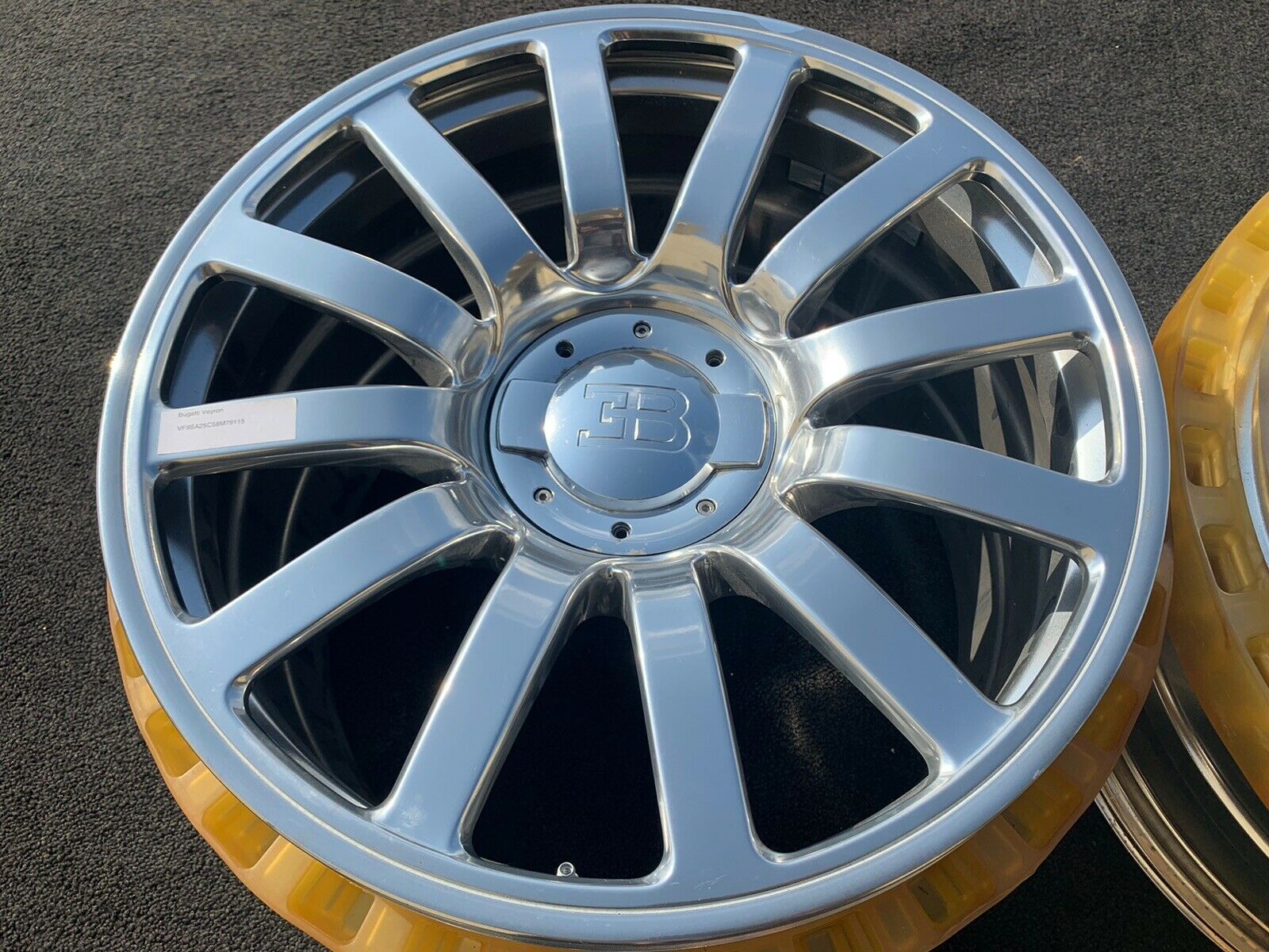 Rodas do Bugatti Veyron valem mais que picapes da RAM no Brasil ...