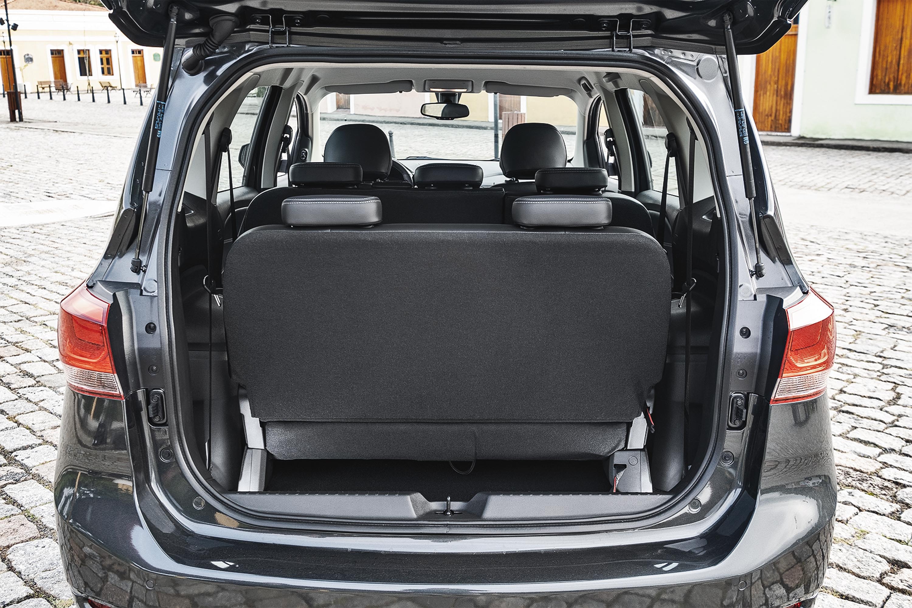 Chevrolet Spin 2023: erros e acertos do sete lugares mais barato do ...