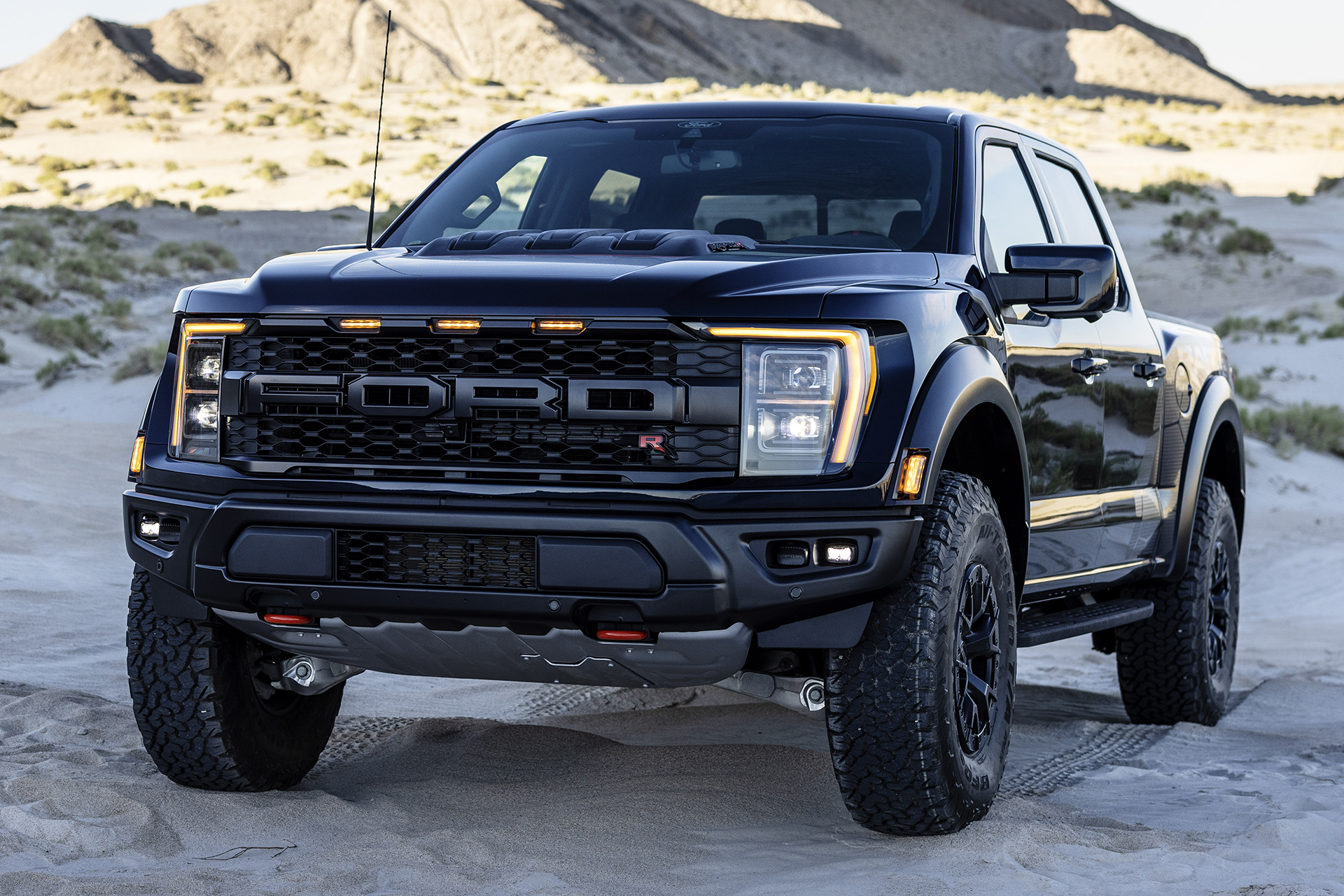 Ford F-150 Raptor R é superesportiva com V8 do Mustang Shelby e 710 cv ...