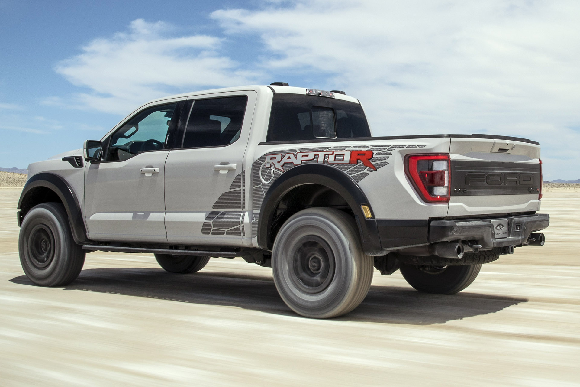 Ford F-150 Raptor R é superesportiva com V8 do Mustang Shelby e 710 cv ...