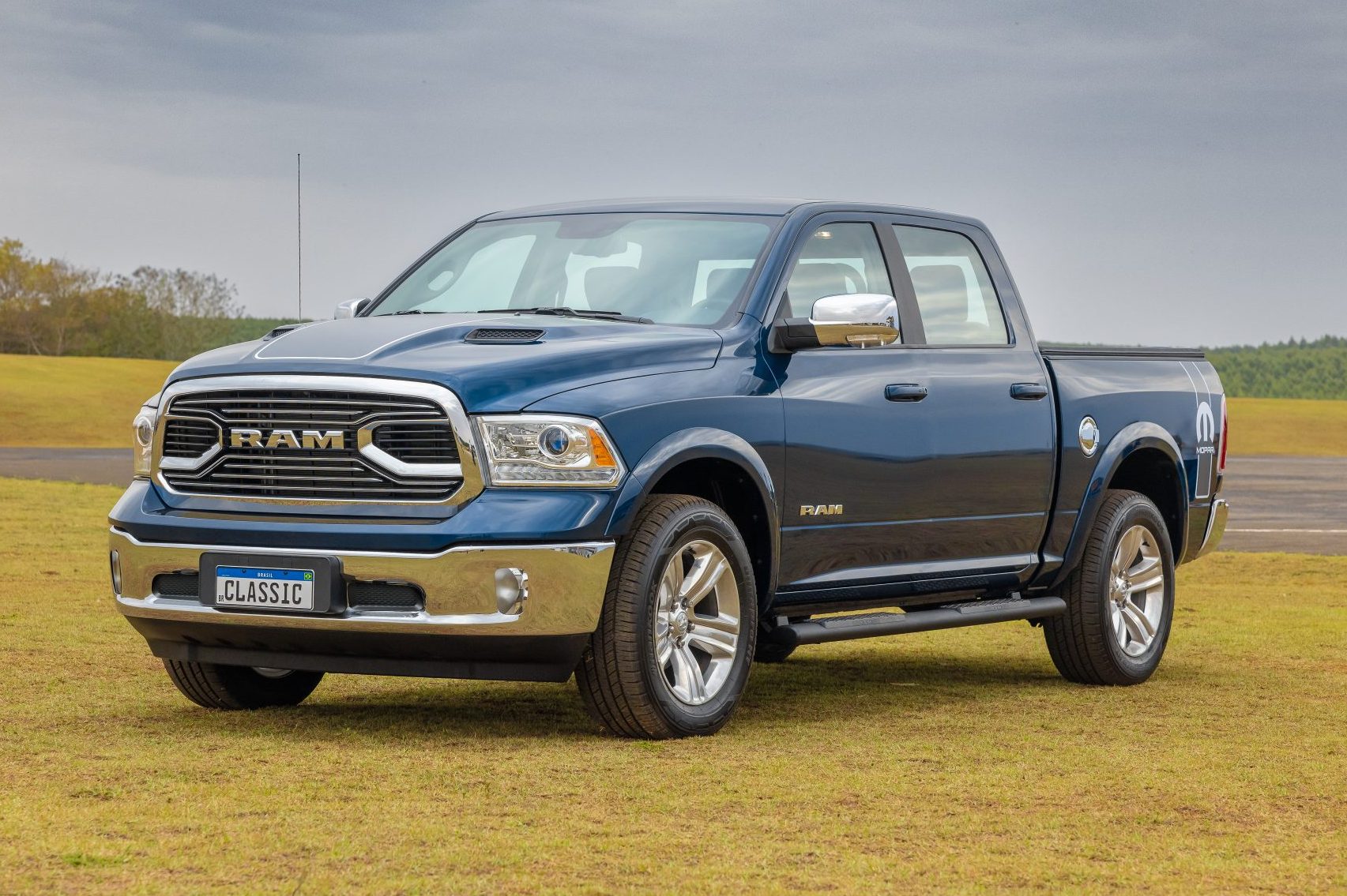 R$ 349.990: RAM Classic tem V8 de 400 cv e é mais barata que Hilux GR-S ...