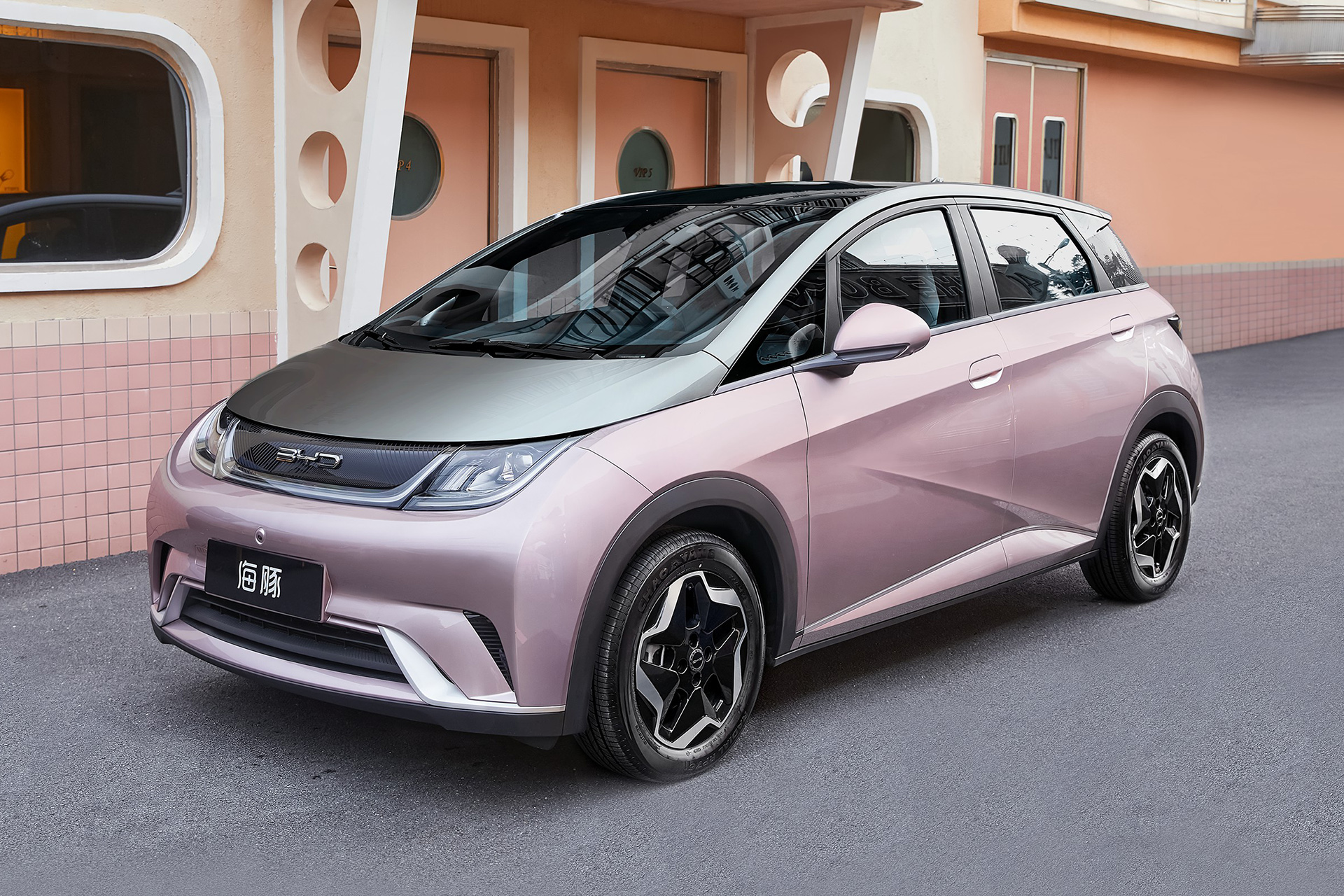 BYD terá SUV médio elétrico com karaokê de série e novo compacto no ...