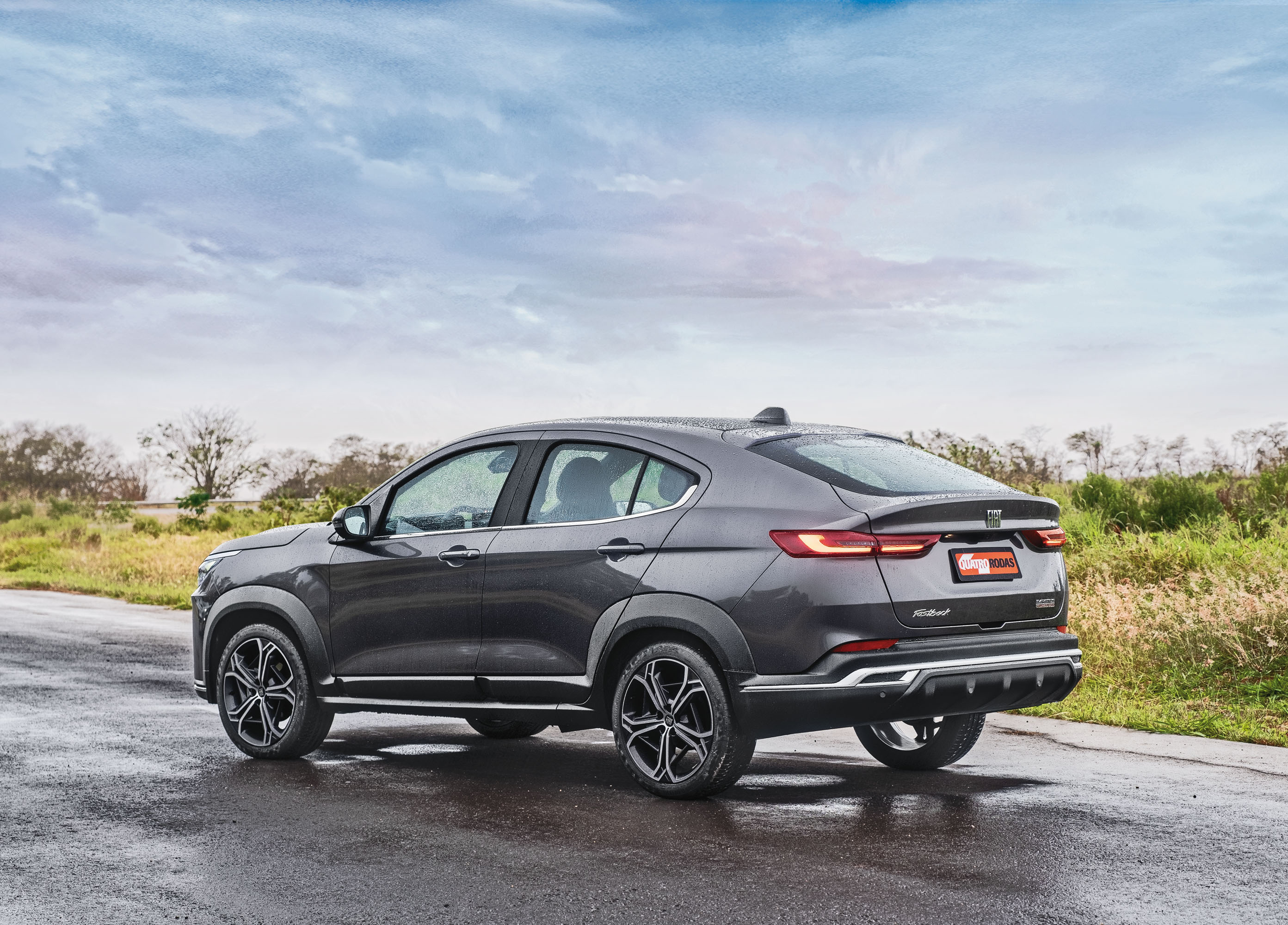 Vídeo: Fiat Fastback 1.0 é maior, mais rápido e mais econômico que o Pulse | Quatro Rodas