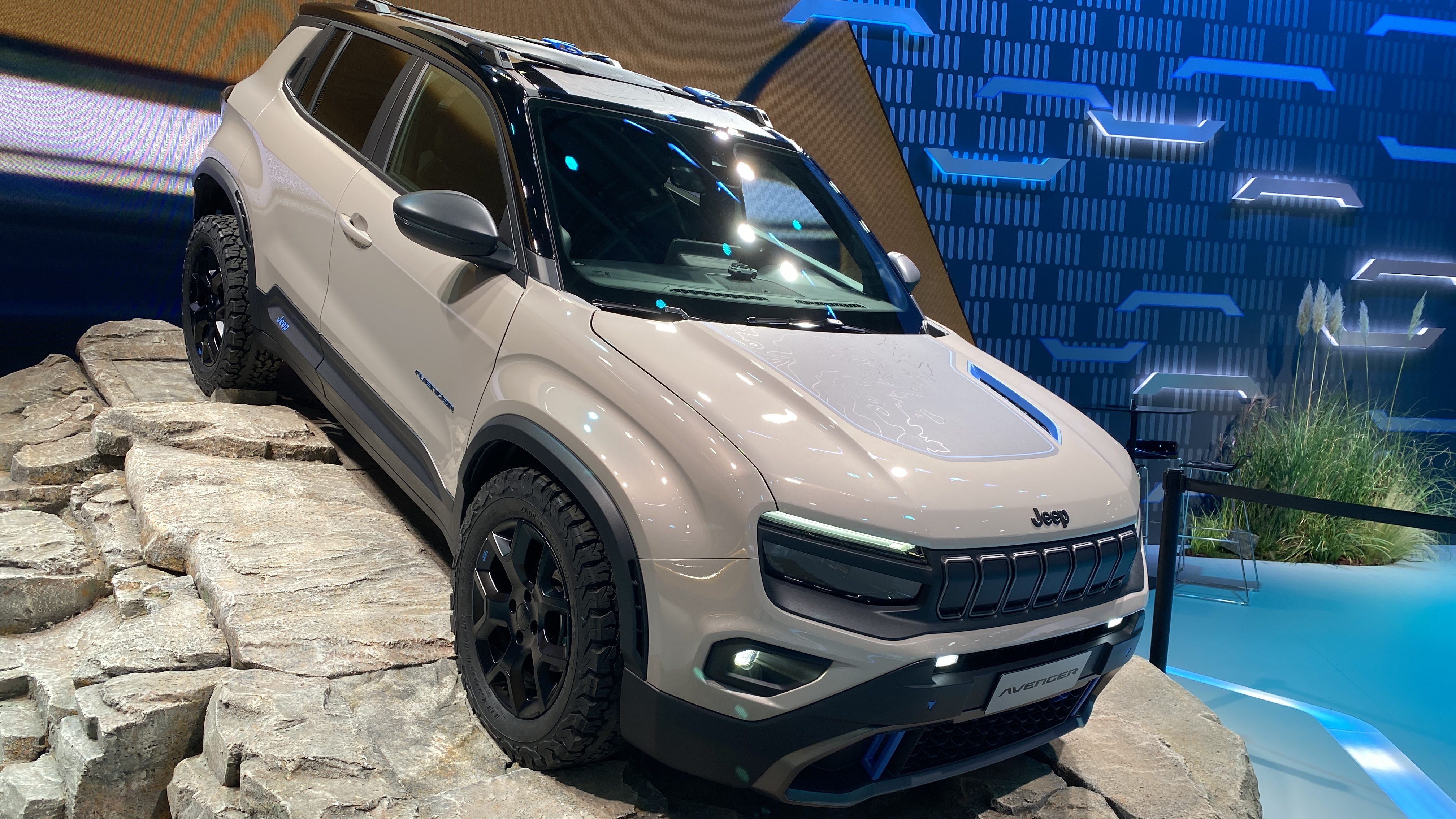 ‘Mini-Renegade’, Jeep Avenger ganha versão 4×4 com pintura que não ...