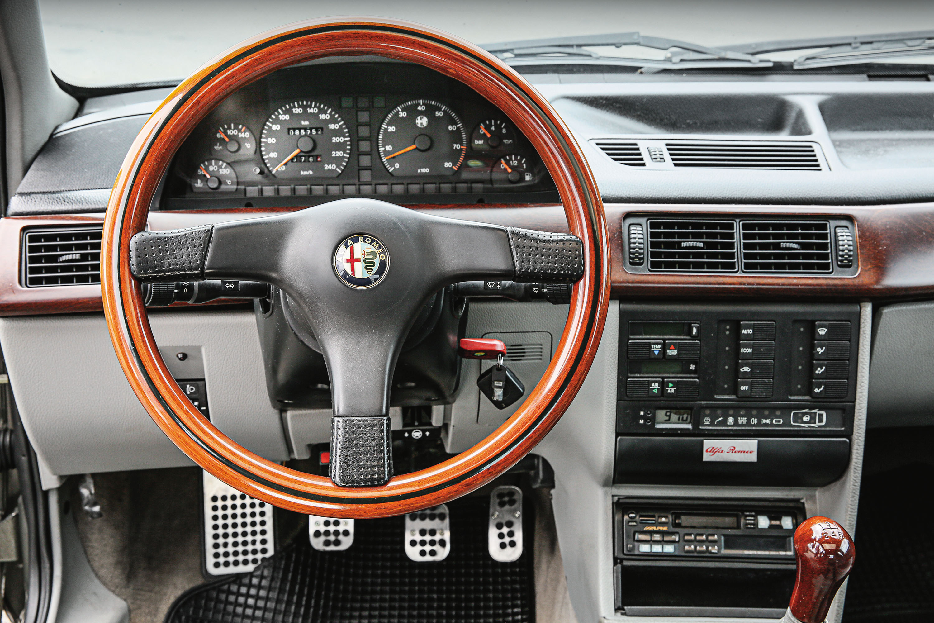 Alfa Romeo 155, o incompreendido sedã de luxo baseado no Fiat Tempra ...