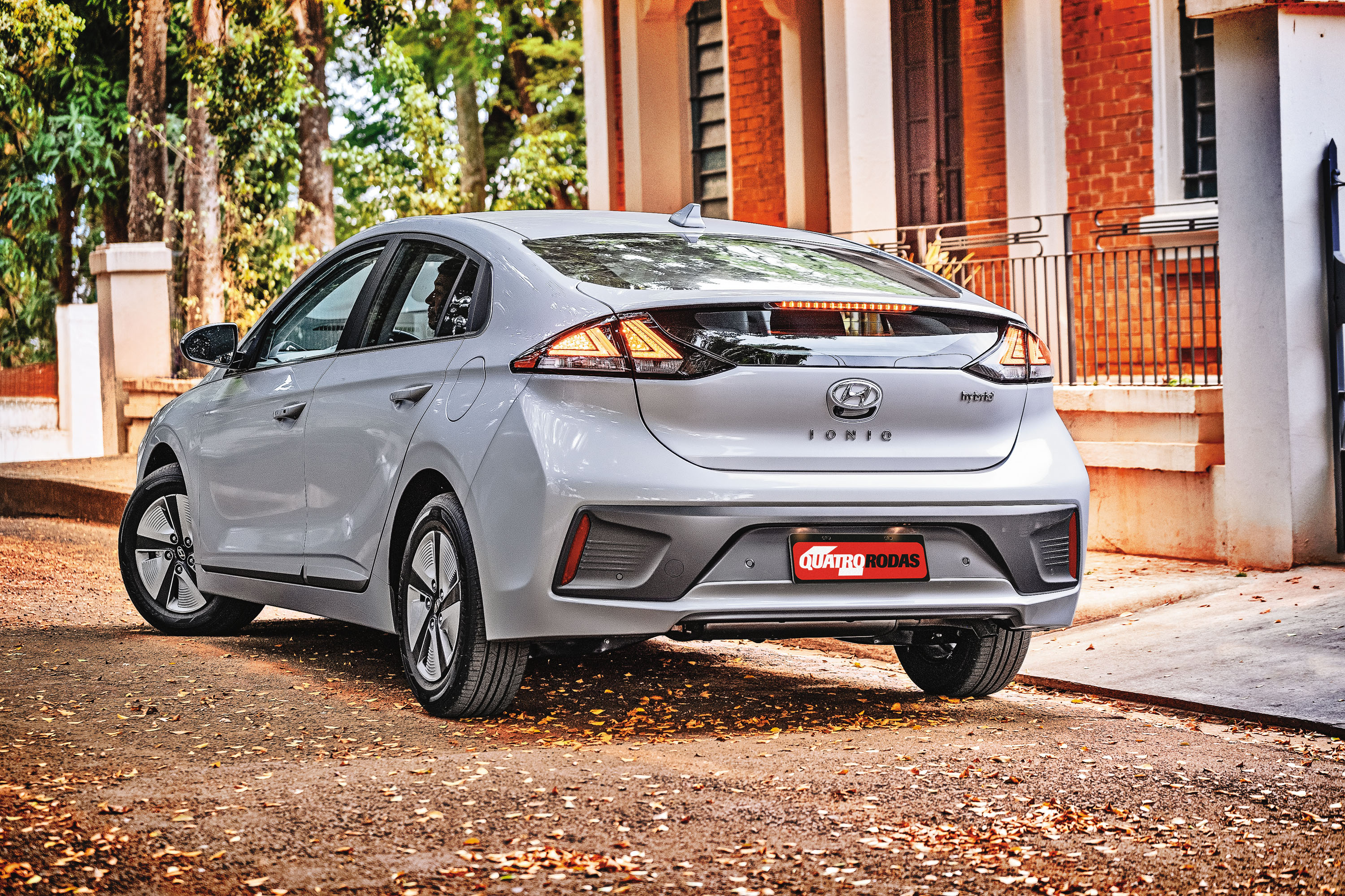 Testamos o Hyundai Ioniq, carro híbrido que não tem preço e faz 23,2 km ...