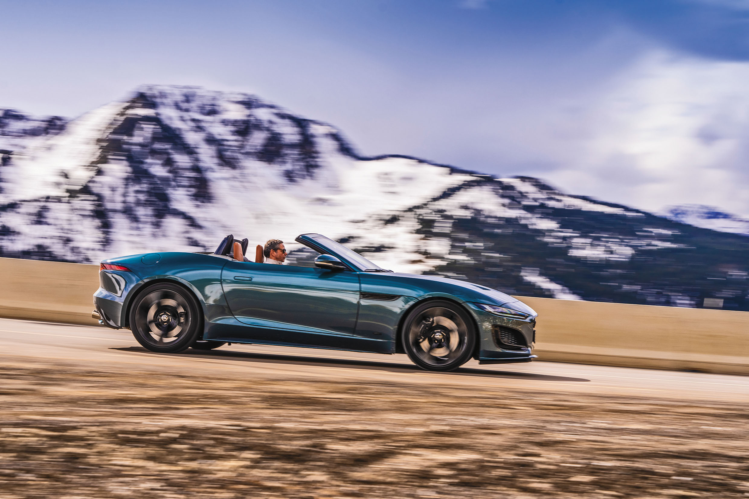 Dirigimos: F-Type 75 R: dirigimos o último Jaguar com motor a combustão ...