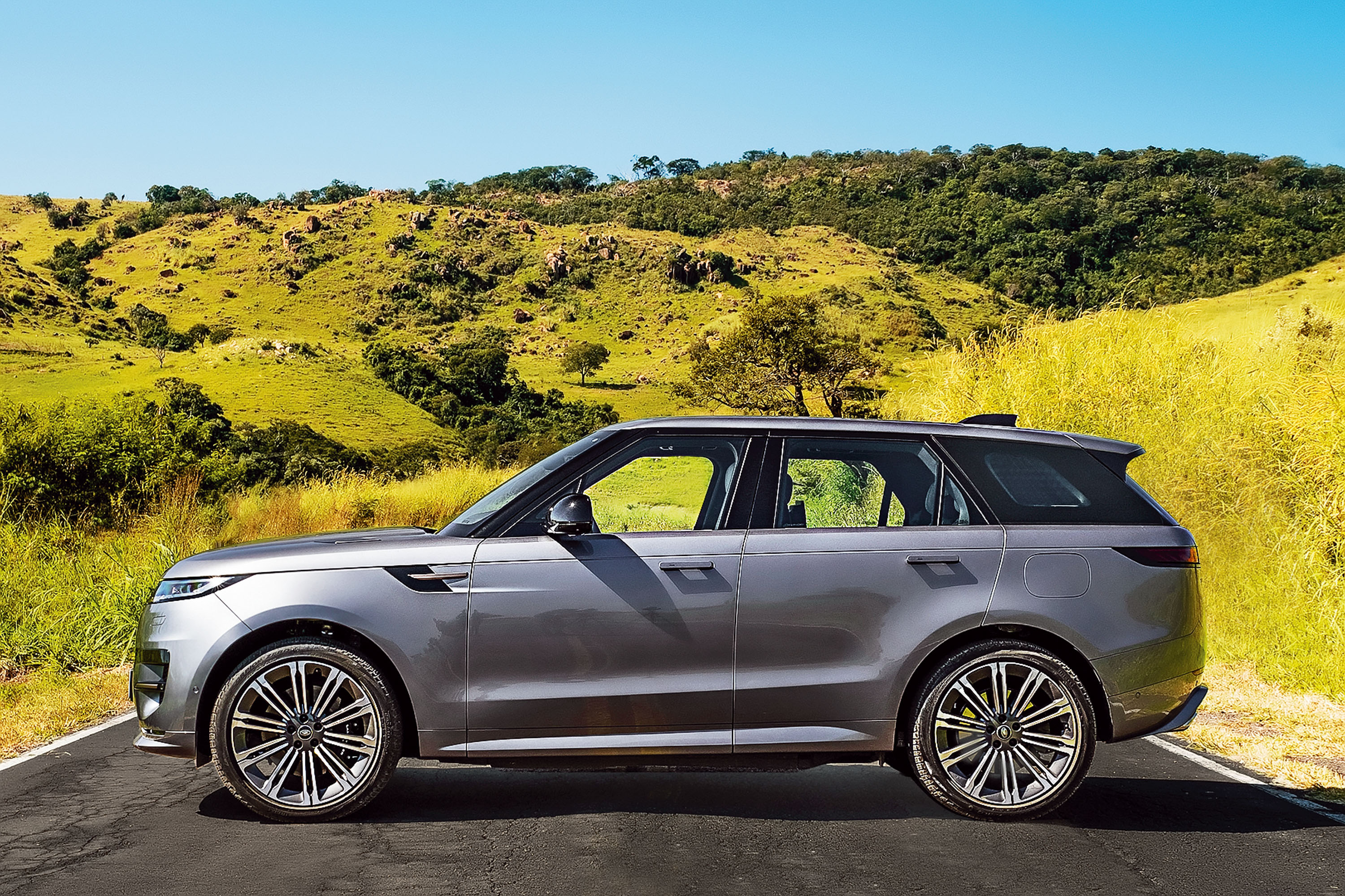 Range Rover Sport PHEV roda 88 km como elétrico, mas custa R$ 1 milhão ...