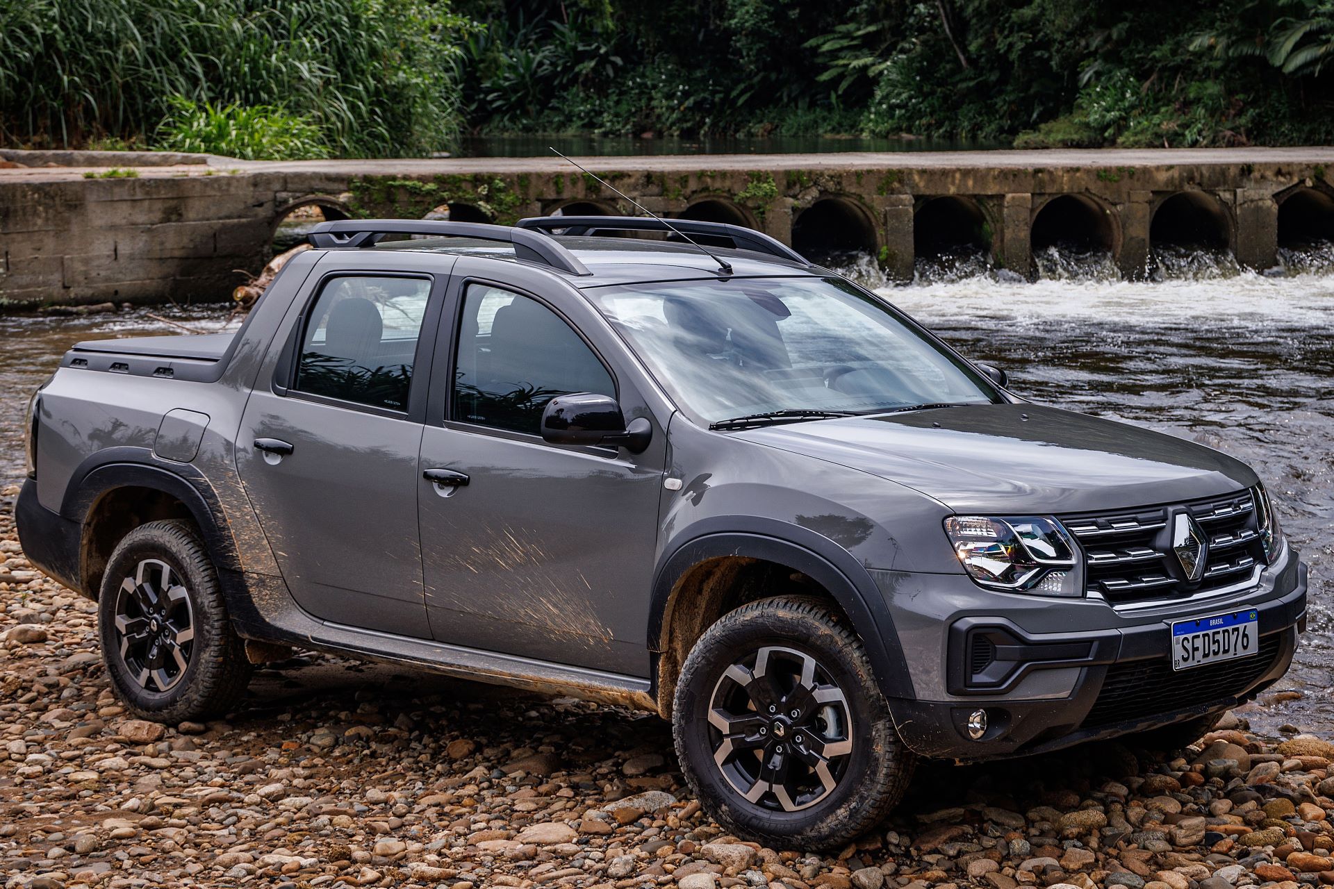 Duster Oroch | Quatro Rodas