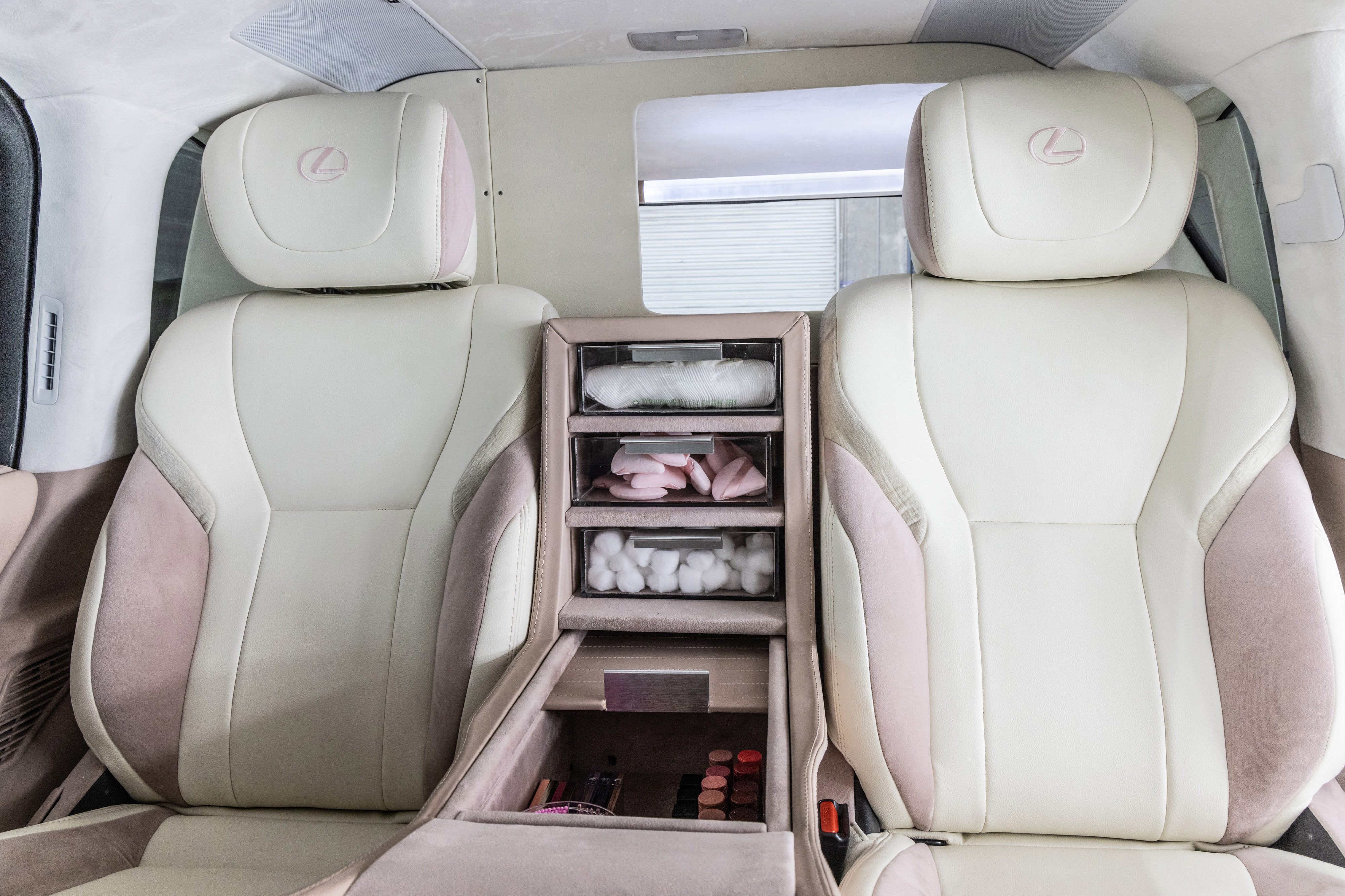 Lexus transforma SUV em suíte de luxo com salão de beleza e closet ...