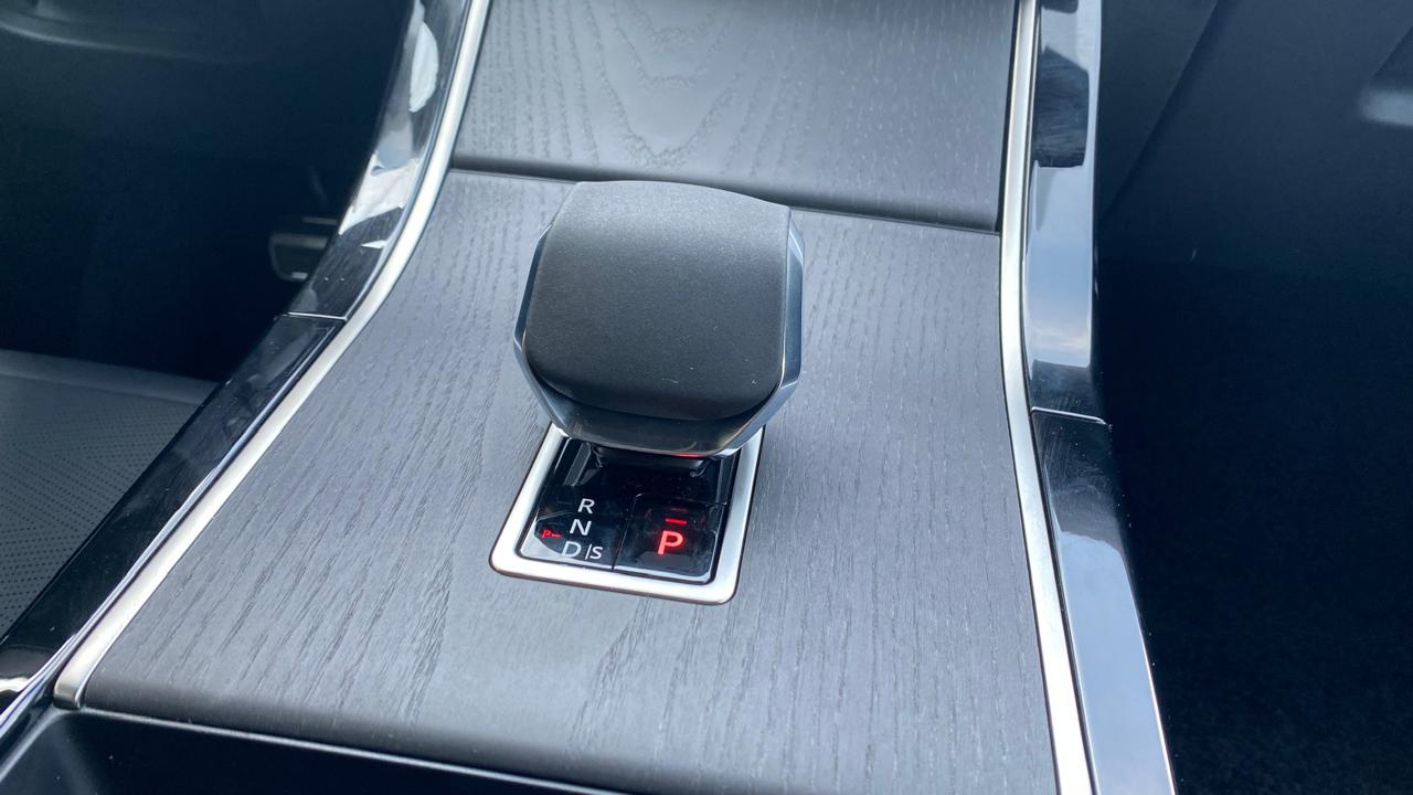 [4r]Range Rover Velar 2026 ganha requinte e mostra novo caminho da ...