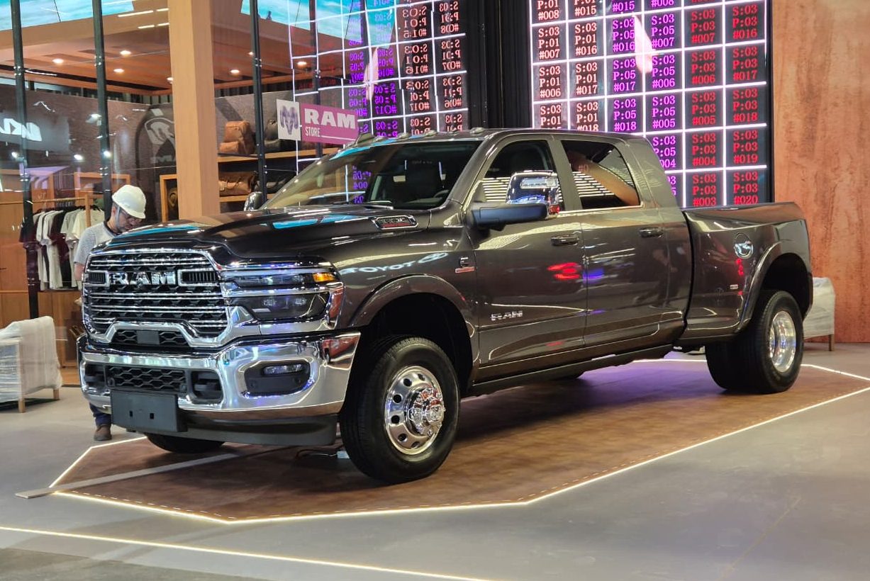 Ram mostra as picapes inéditas 3500 Mega Cab Dually e 1500 RHO | Quatro ...