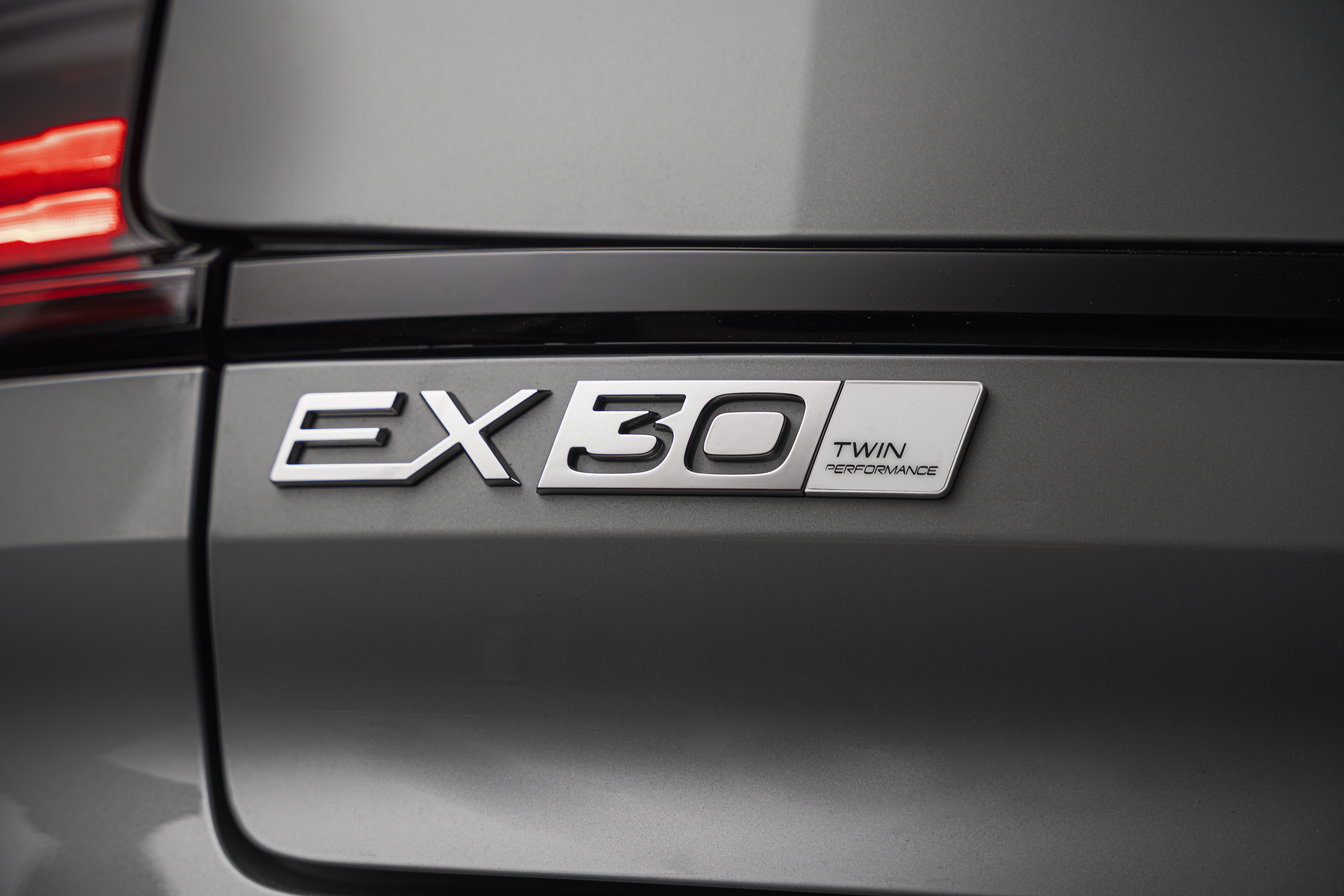 Volvo EX30 2026 estreia com linha reduzida e nova versão Ultra de 428 ...